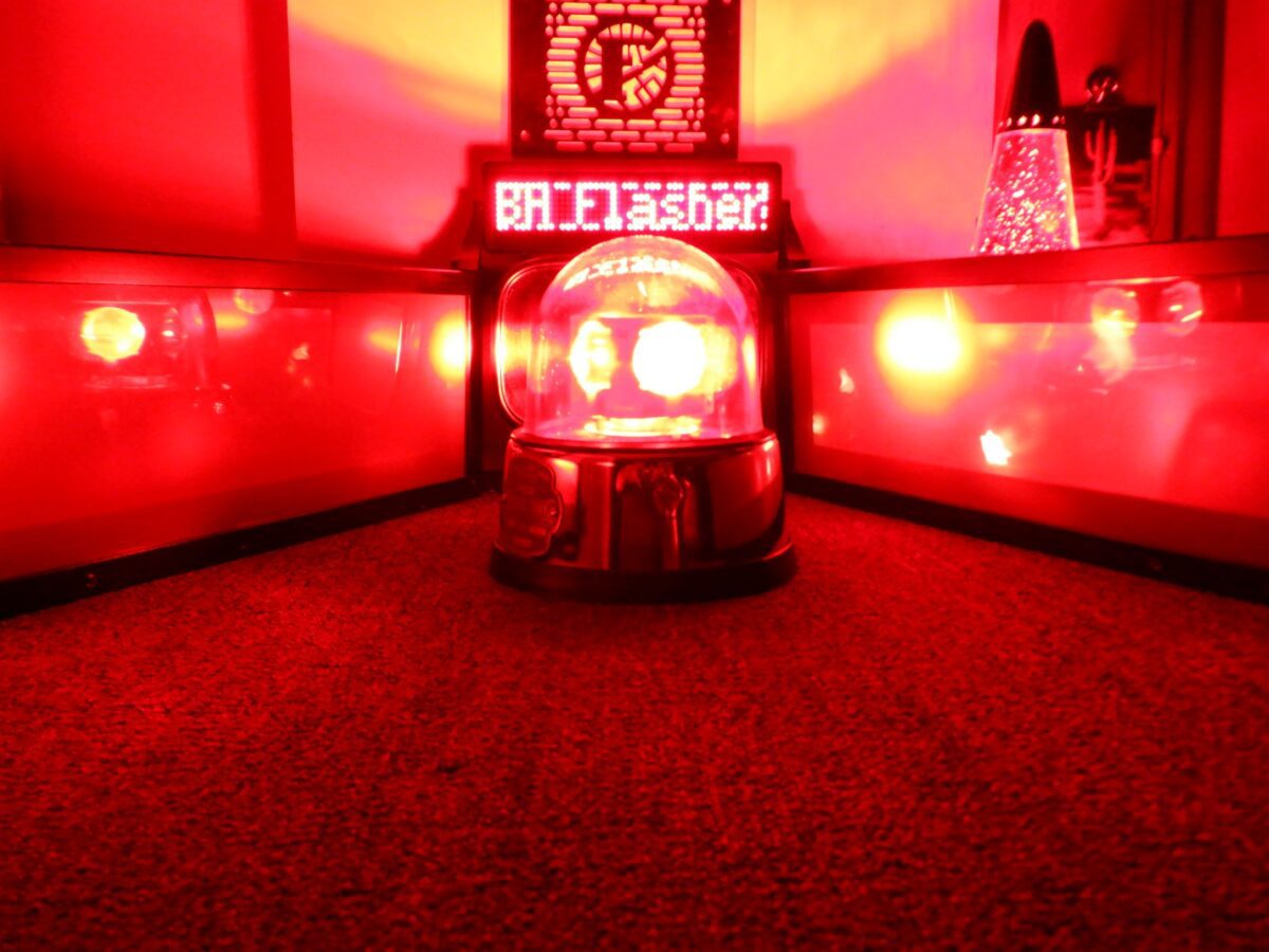 FEDERAL SIGNAL MODEL 15A JUNIOR BEACON RAY 12 VOLT • RED GLASS DOME ...