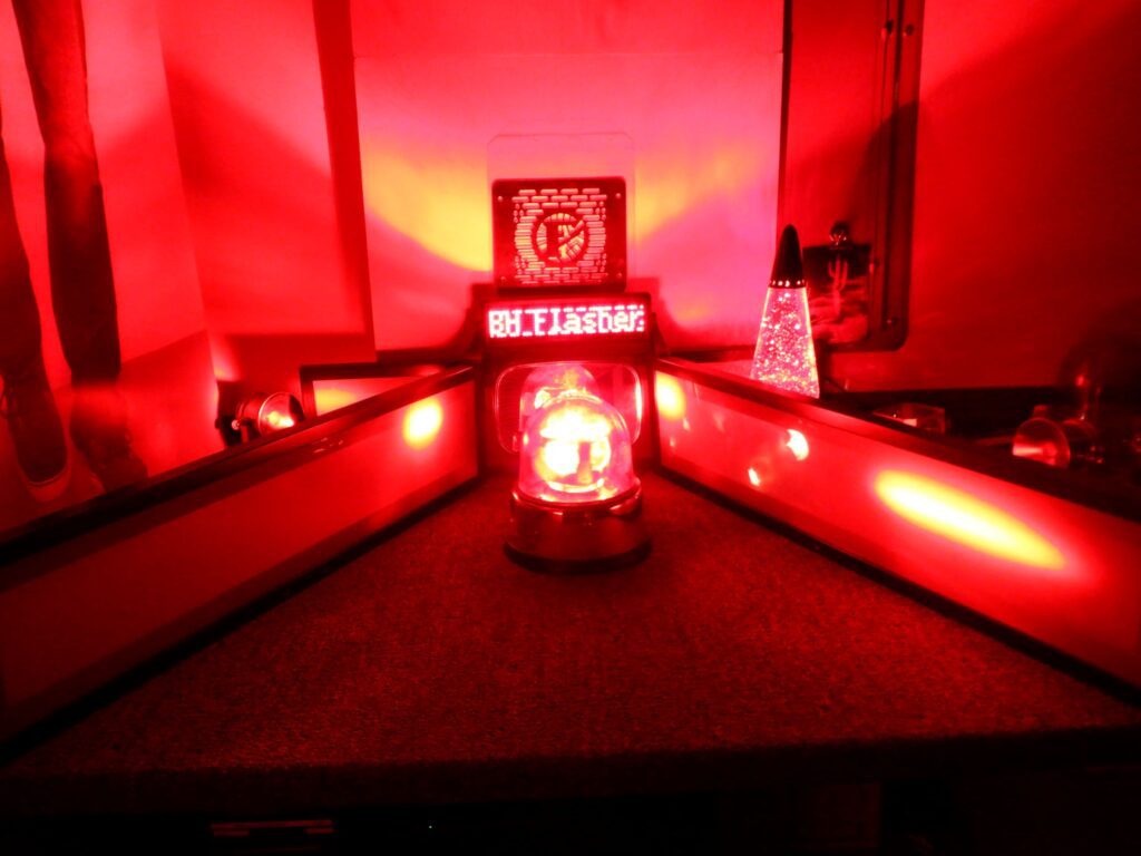 FEDERAL SIGNAL MODEL 15A JUNIOR BEACON RAY 12 VOLT • RED GLASS DOME ...
