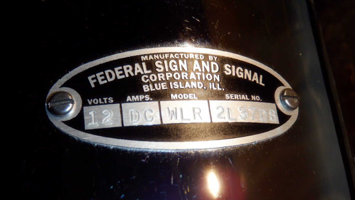 FEDERAL SIGNAL MODEL WLR SIREN DISPLAY WITH SWITCHED SIREN & RED LIGHT ...